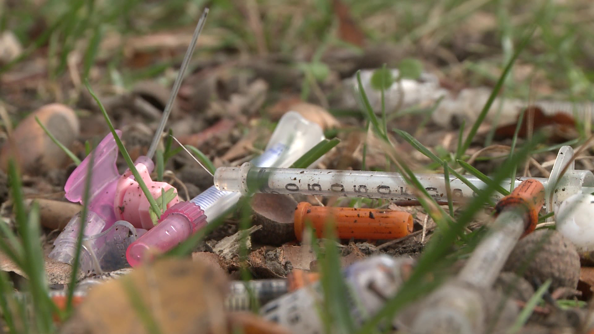 Strážníci v Budějovicích už letos posbírali stovky injekčních stříkaček ...